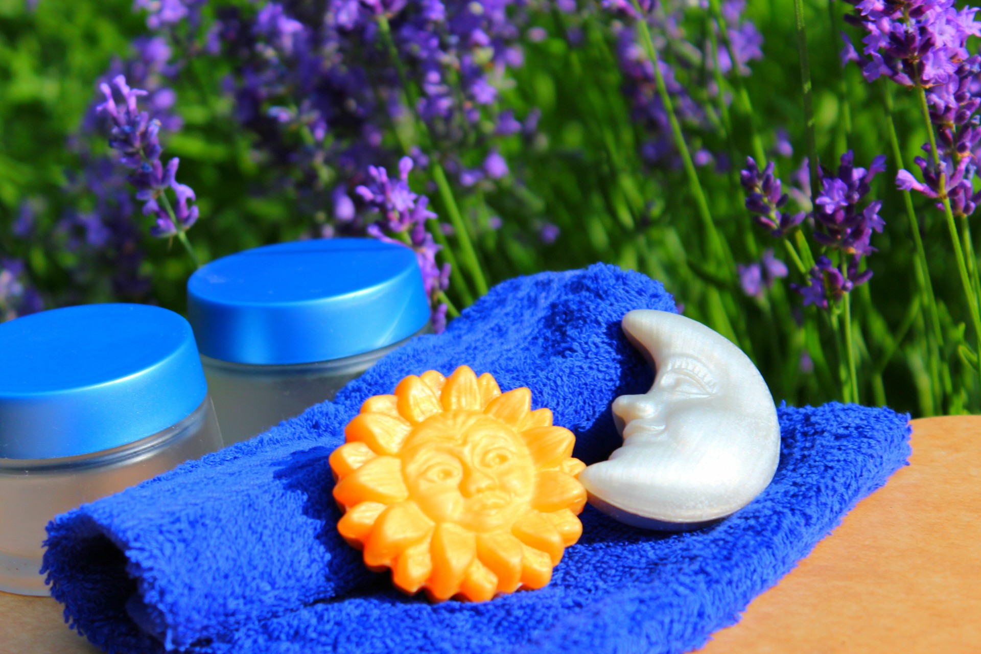 Unveiling The Difference Between Skincare Routines For Day And Night